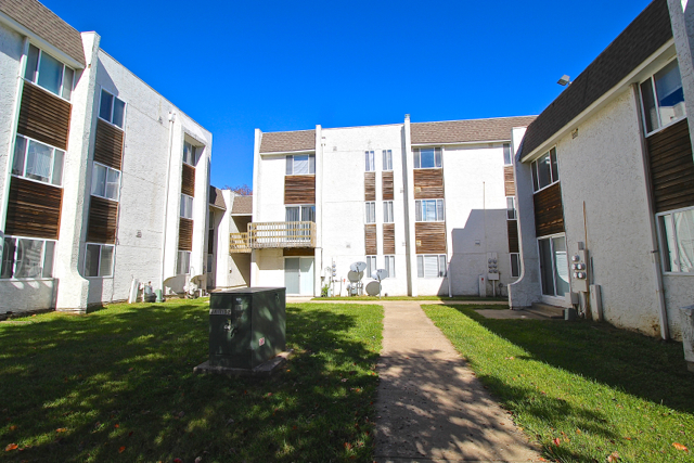 Courtyard Apartments - LeasingKC